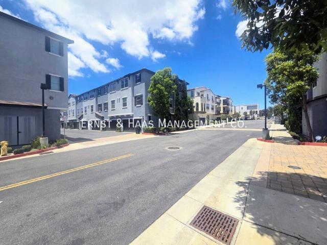 3 BR, 2.5 BA Apartment 3003 E. Pacific Coast Highway, Signal Hill, CA 90755