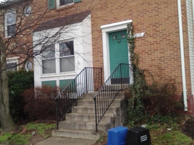 3 BR, 2.5 BA Apartment 3019 Hickory Grove Court, Fairfax, VA 22031