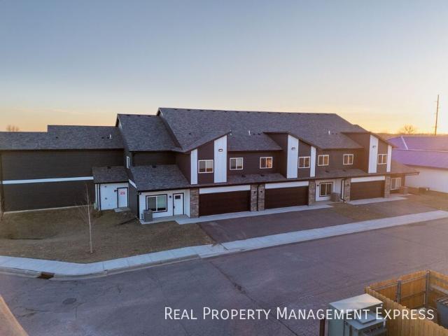 3 BR, 2.5 BA Apartment 301 Harvest Trail, Harrisburg, SD 57032