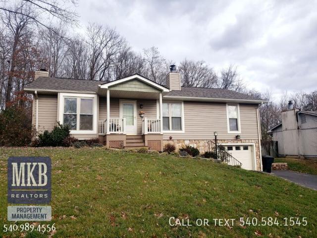 3 BR, 2.5 BA Apartment 3123 Glenmont Drive, Roanoke, VA 24018