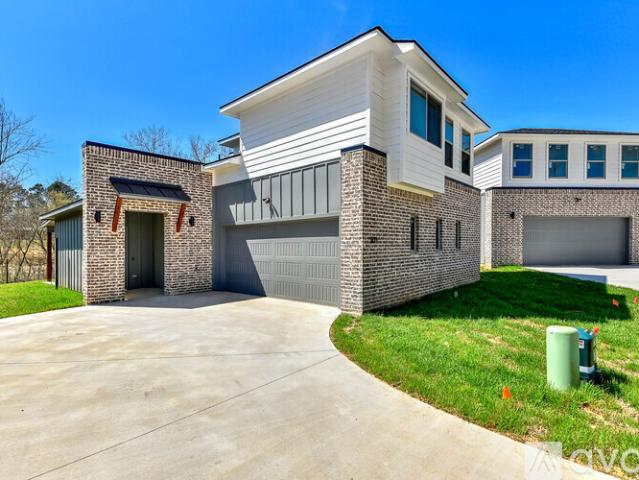 3 BR, 2.5 BA Apartment 3260 West Crawford Street, Unit 601, Denison, TX 75020