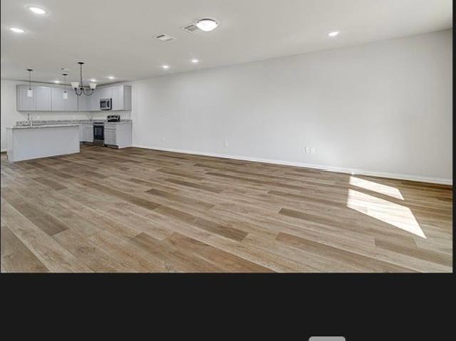 3 BR, 2.5 BA Apartment 333 N Field St, Burleson, TX 76028