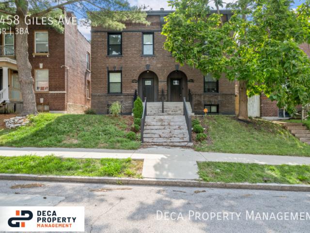 3 BR, 2.5 BA Apartment 3458 Giles Ave, Saint Louis, MO 63116