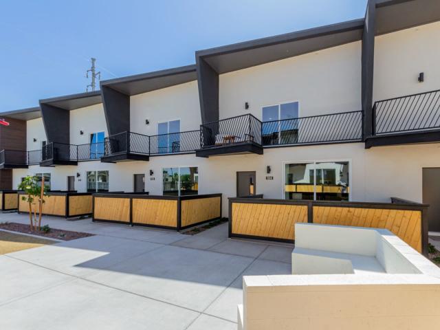 3 BR, 2.5 BA Apartment 3426 East University Drive Unit 101, Mesa, AZ 85213