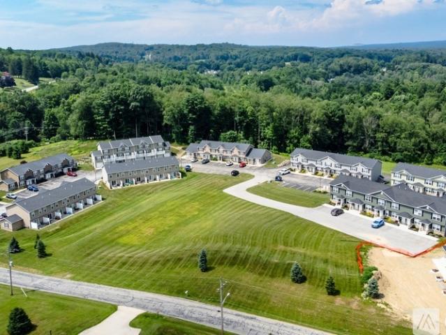 3 BR, 2.5 BA Apartment 34 Circuit Street, Unit 110, Waterford, PA 16441