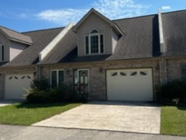 3 BR, 2.5 BA Apartment 36 Village Green Dr, Paintsville, KY 41240