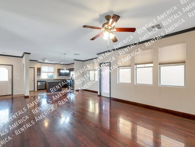 3 BR, 2.5 BA Apartment 3745 E Kerry Ln, Phoenix, AZ 85050