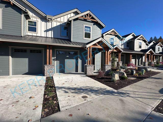 3 BR, 2.5 BA Apartment 39755 Pleasant St Sandy, OR 97055