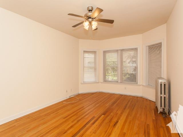 3 BR, 2.5 BA Apartment 3918 North Pine Grove Avenue, Chicago, IL 60613