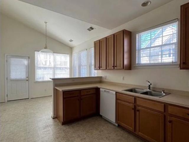 3 BR, 2.5 BA Apartment 3933 Runey Drive, Virginia Beach, VA 23462