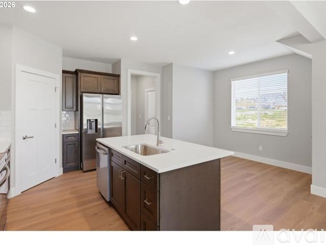 3 BR, 2.5 BA Apartment 4023 SW Royal Ave, Gresham, OR 97080