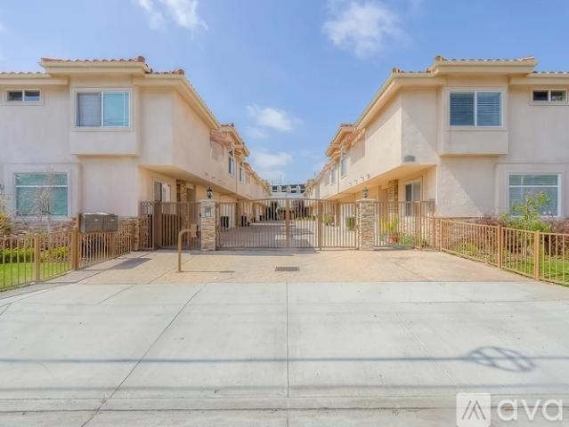 3 BR, 2.5 BA Apartment 415 West Regent Street, Unit 1, Inglewood, CA 90301