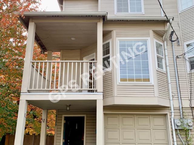 3 BR, 2.5 BA Apartment 4139 Fremont Ave N, Seattle, WA 98103