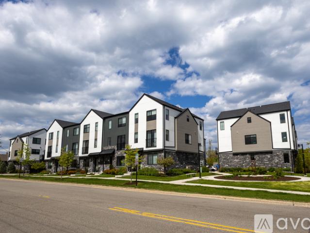 3 BR, 2.5 BA Apartment 425 Bloom St, Unit 3BR, Highland Park, IL 60035