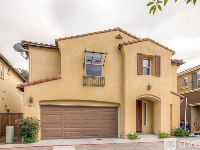 3 BR, 2.5 BA Apartment 4212 Avenue Arroyo, National City, CA 91950
