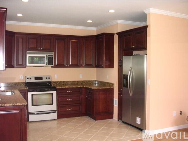 3 BR, 2.5 BA Apartment 42 44 Ferris Avenue, Unit B2D, Norwalk, CT 06854