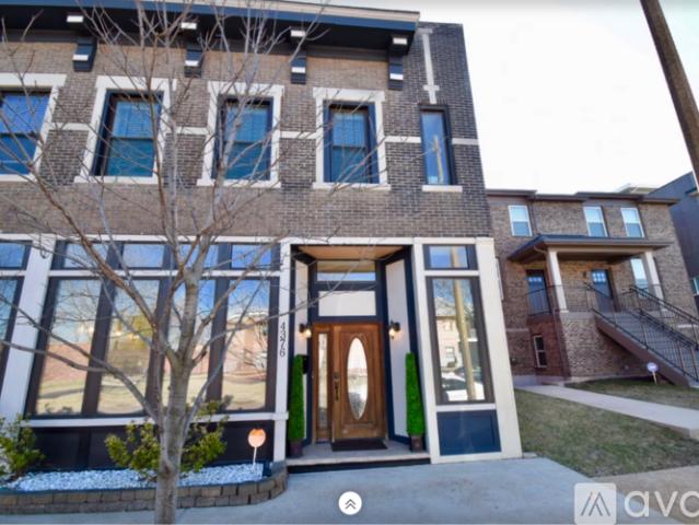 3 BR, 2.5 BA Apartment 4376 Olive Street, St. Louis, MO 63108
