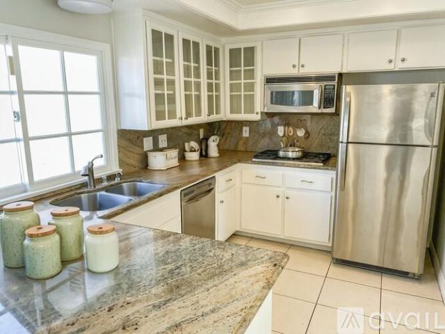 3 BR, 2.5 BA Apartment 430 Vista Suerte, Newport Beach, CA 92660