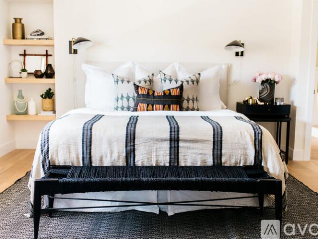 3 BR, 2.5 BA Apartment 432 Monterey Drive, Laguna Beach, CA 92651