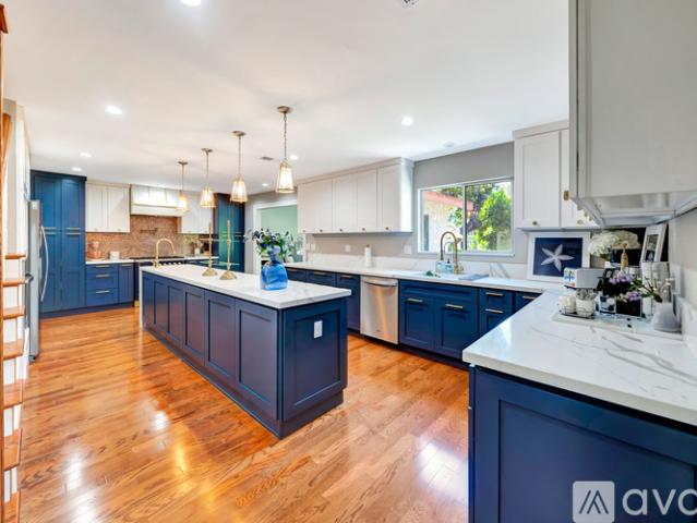 3 BR, 2.5 BA Apartment 4445 Saltillo St, Los Angeles, CA 91364