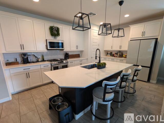 3 BR, 2.5 BA Apartment 4454 199th Ln, Litchfield Park, AZ 85340