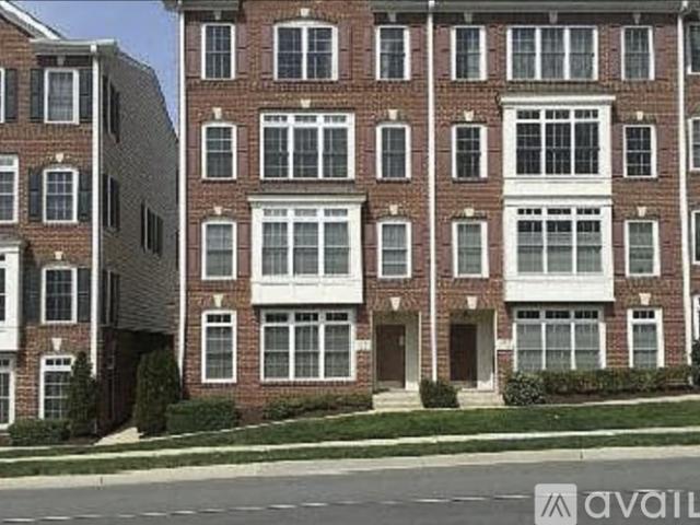 3 BR, 2.5 BA Apartment 4591 Whittemore Place, Unit Whittemore, Fairfax, VA 22030