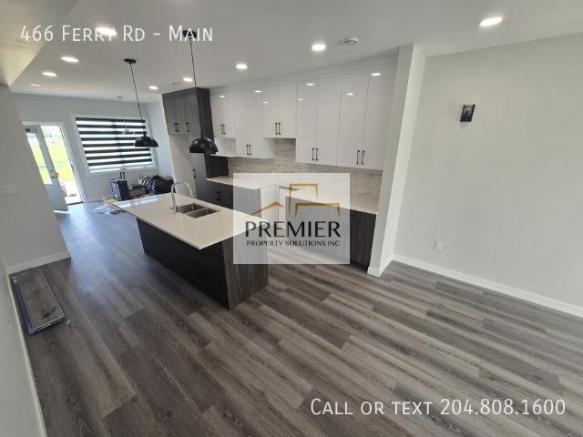 3 BR, 2.5 BA Apartment 466 Ferry Rd, Winnipeg, MB R3J 1W6