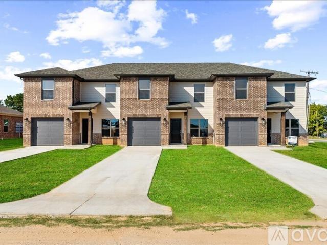 3 BR, 2.5 BA Apartment 477 S Evans St, Unit 300, Boyd, TX 76023