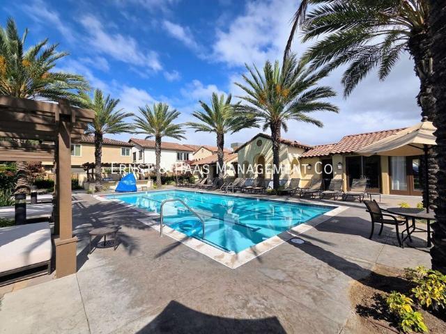 3 BR, 2.5 BA Apartment 4735 Holly Ave, Long Beach, CA 90805