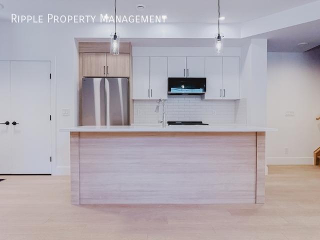 3 BR, 2.5 BA Apartment 4840 Montana Crescent Northwest Unit 1, Calgary, AB T3B 1E7