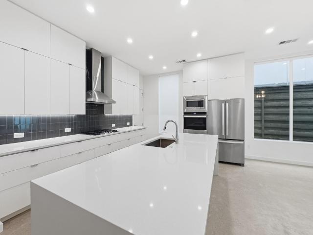 3 BR, 2.5 BA Apartment 4814 Manett Street, Dallas, TX 75204