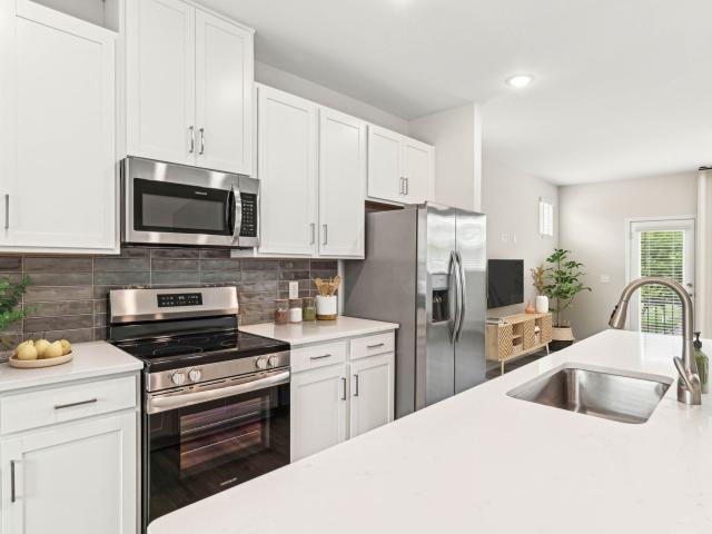 3 BR, 2.5 BA Apartment 4904 Parkway Plaza Blvd Unit 2036, Charlotte, NC 28217