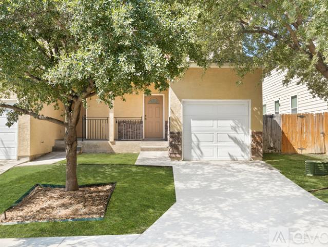 3 BR, 2.5 BA Apartment 4915 Appleseed Ct, San Antonio, TX 78238