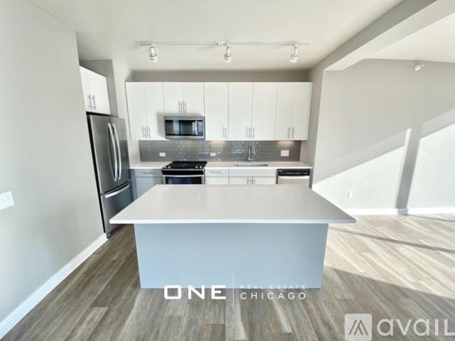 3 BR, 2.5 BA Apartment 500 N State St, Unit 3, Chicago, IL 60654