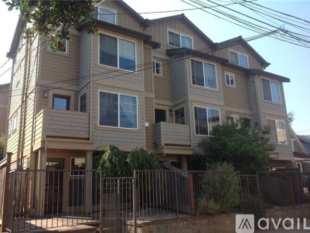 3 BR, 2.5 BA Apartment 5010 12 Th Ave NE, Unit A, Seattle, WA 98105