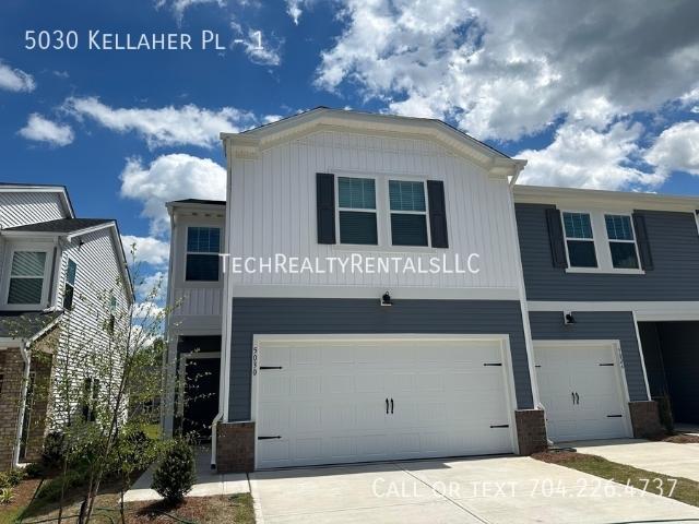 3 BR, 2.5 BA Apartment 5030 Kellaher Pl, Charlotte, NC 28216