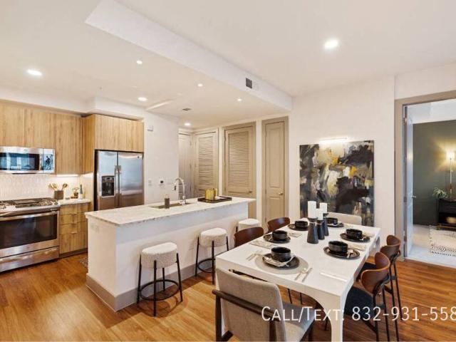3 BR, 2.5 BA Apartment 5201 San Felipe St, Houston, TX 77056