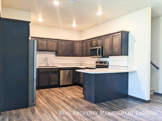 3 BR, 2.5 BA Apartment 5414 S Dubuque Ave, Sioux Falls, SD 57108