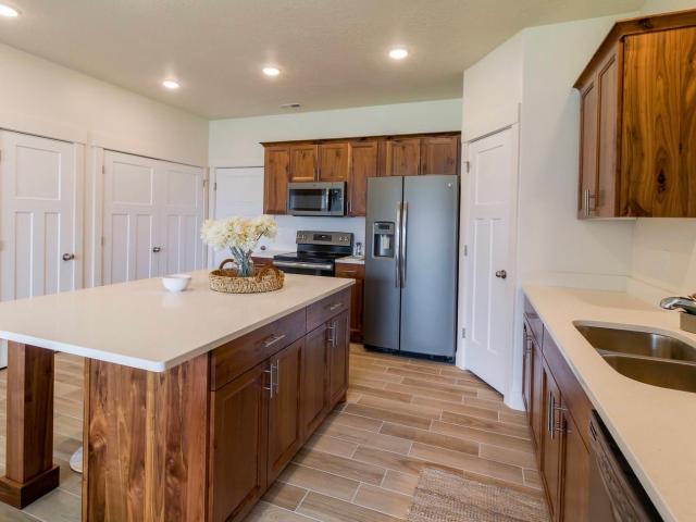 3 BR, 2.5 BA Apartment 555 South 100 East Unit 11 64, Smithfield, UT 84335