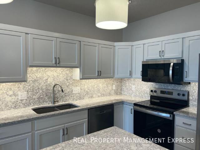 3 BR, 2.5 BA Apartment 5516 S Huntwood Avenue, Sioux Falls, SD 57108