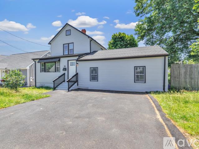 3 BR, 2.5 BA Apartment 59 Lenox Ave, Stratford, CT 06615