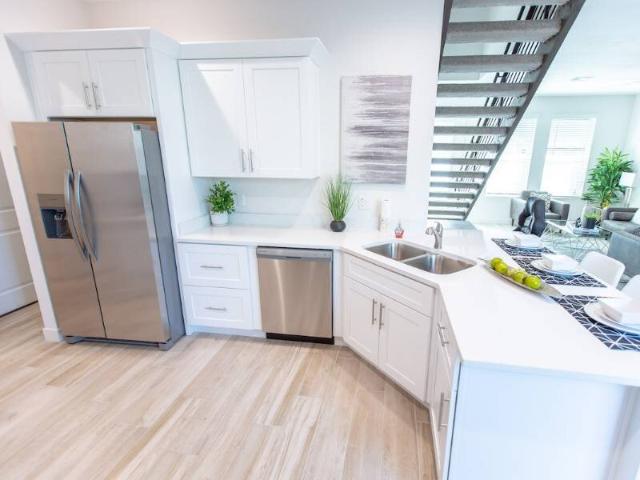 3 BR, 2.5 BA Apartment 600 N 53rd Street Unit 012, Phoenix, AZ 85008
