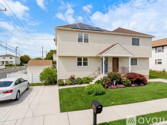3 BR, 2.5 BA Apartment 600 North Victoria Avenue, Unit A, Ventnor City, NJ 08406