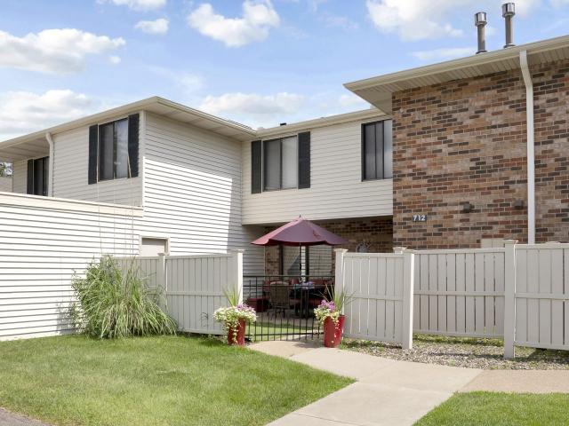 3 BR, 2.5 BA Apartment 601 North Van Buren Trail Unit 70, Hopkins, MN 55343