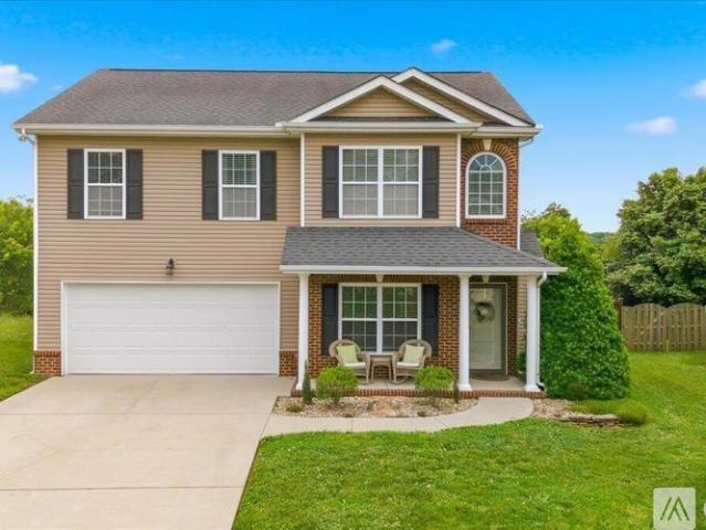 3 BR, 2.5 BA Apartment 6320 East Mc Millan Creek Drive, Knoxville, TN 37924