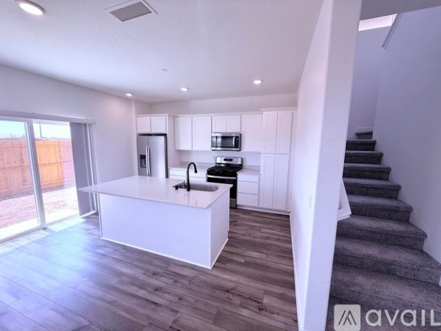 3 BR, 2.5 BA Apartment 6461 W Austin Wy, Fresno, CA 93723