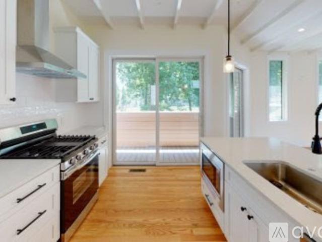 3 BR, 2.5 BA Apartment 65 Cameron St, Unit 5, Brookline, MA 02445