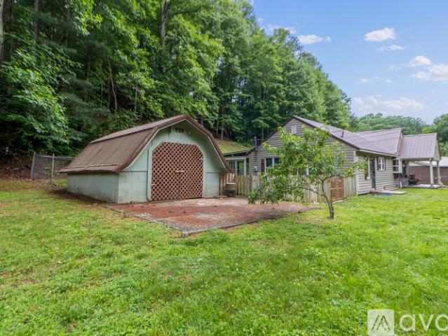 3 BR, 2.5 BA Apartment 669 Whitaker Street, Morehead, KY 40351