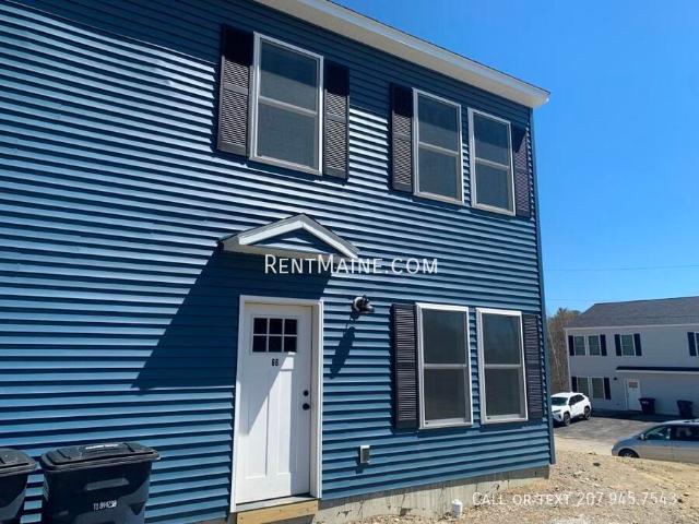 3 BR, 2.5 BA Apartment 66 Wildwood Dr Bangor, ME 04401