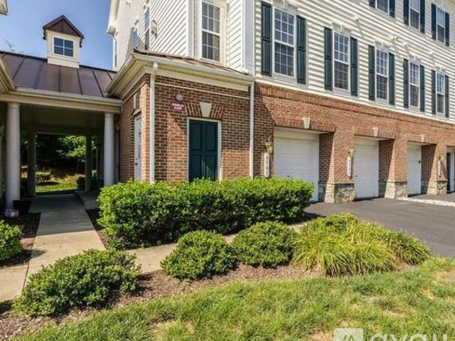 3 BR, 2.5 BA Apartment 6783 Hampton Bay Ln, Unit 302, Gainesville, VA 20155